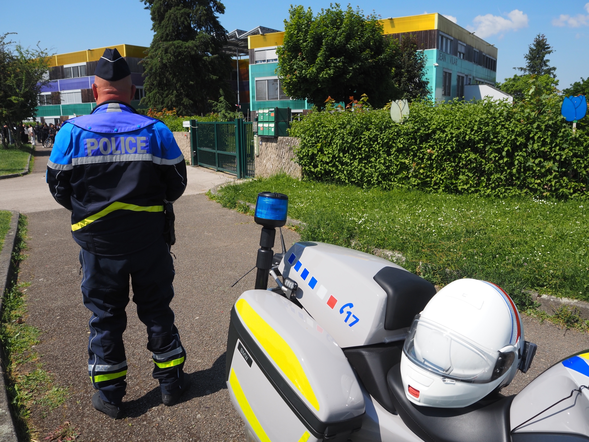 Près de 120 collégiens de Jean Vilar contrôlés ce midi par les forces ...