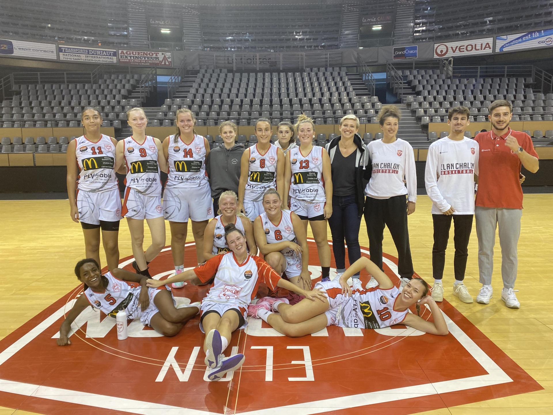Elan chalon Vs Chalon Basket Club - Les seniors filles de l'Elan s ...