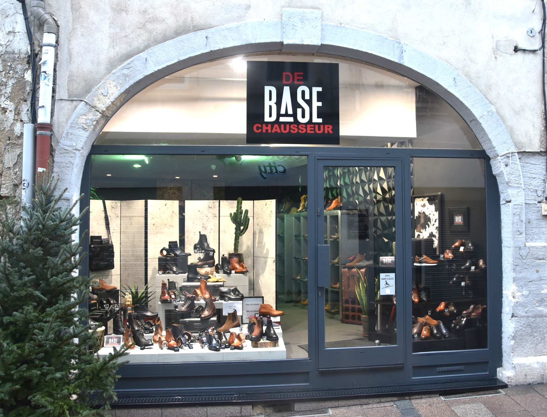 ‘De Base Chausseur’, découvrez des chaussures et de la maroquinerie ...