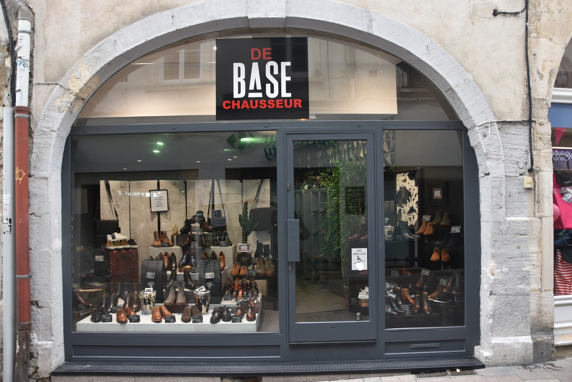 ‘De Base Chausseur’, découvrez des chaussures et de la maroquinerie ...