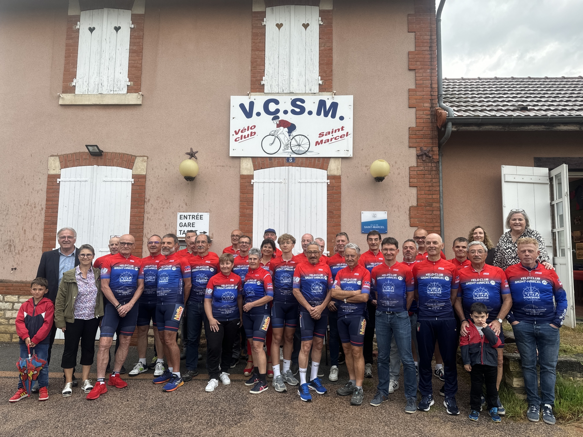 Vélo Club de Saint Marcel : de nouveaux maillots pour les licenciés ...
